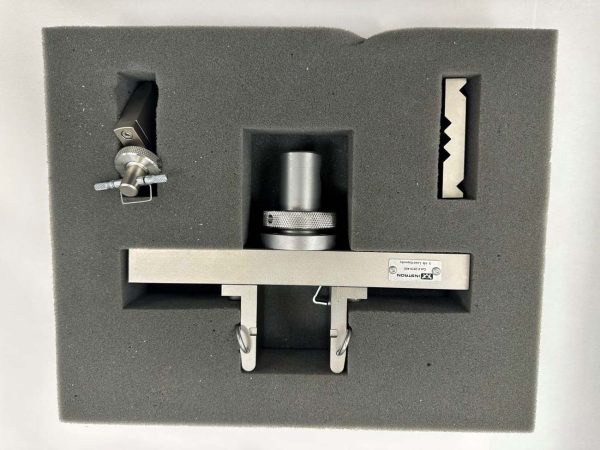 100kN Instron Model 3382 Universal Testing Machine | Frank Bacon
