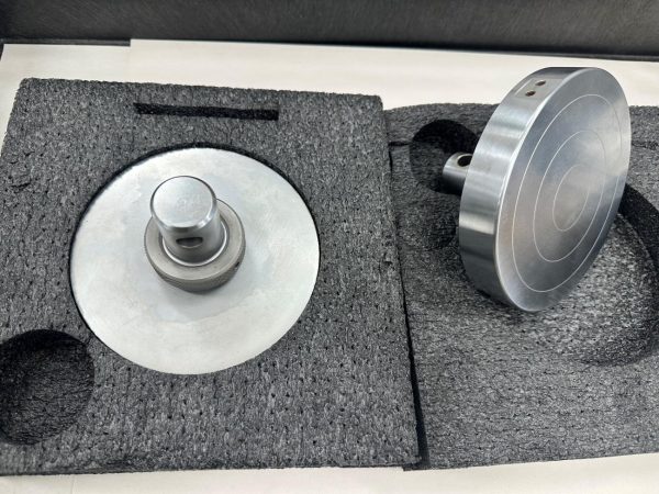 100kN Instron Model 3382 Universal Testing Machine | Frank Bacon